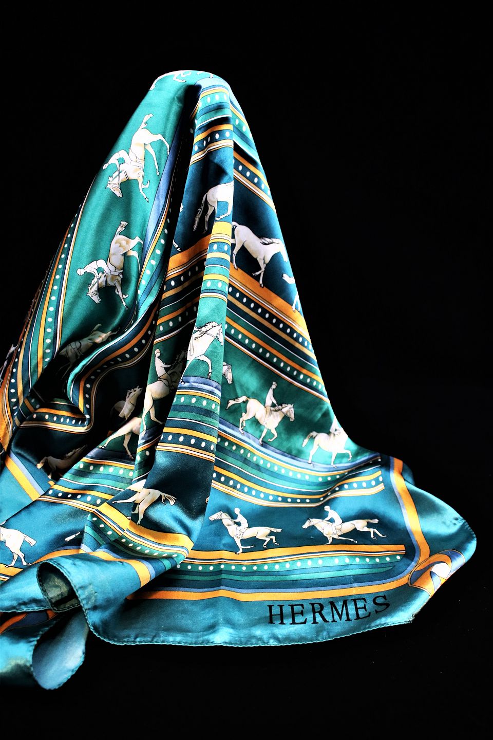 K&Co - Originalt Vintage Hermés silketørklæde i flotte farver med heste ...